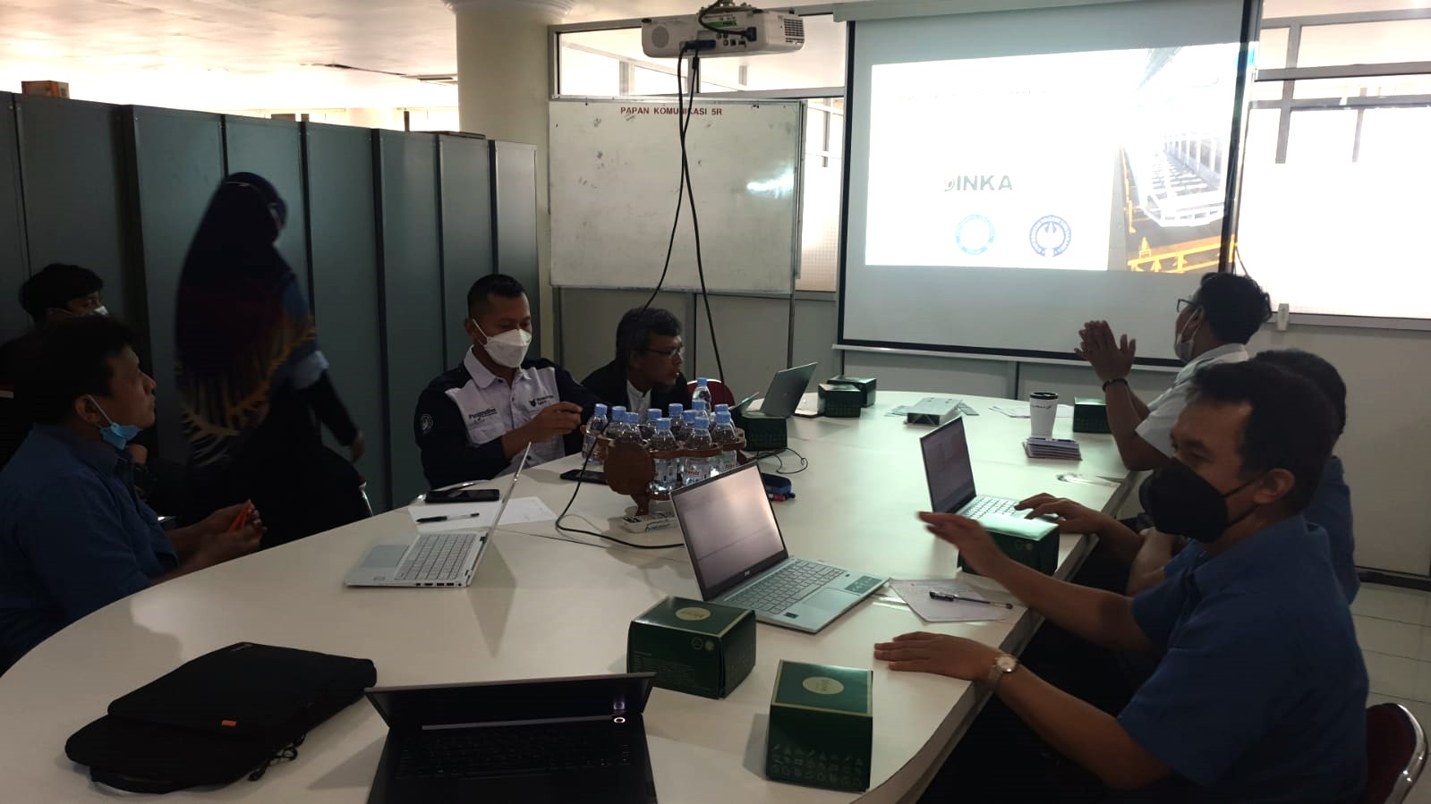 Diskusi Kerja Sama Penelitian Dengan PT. INKA (Persero) | ft.uny.ac.id